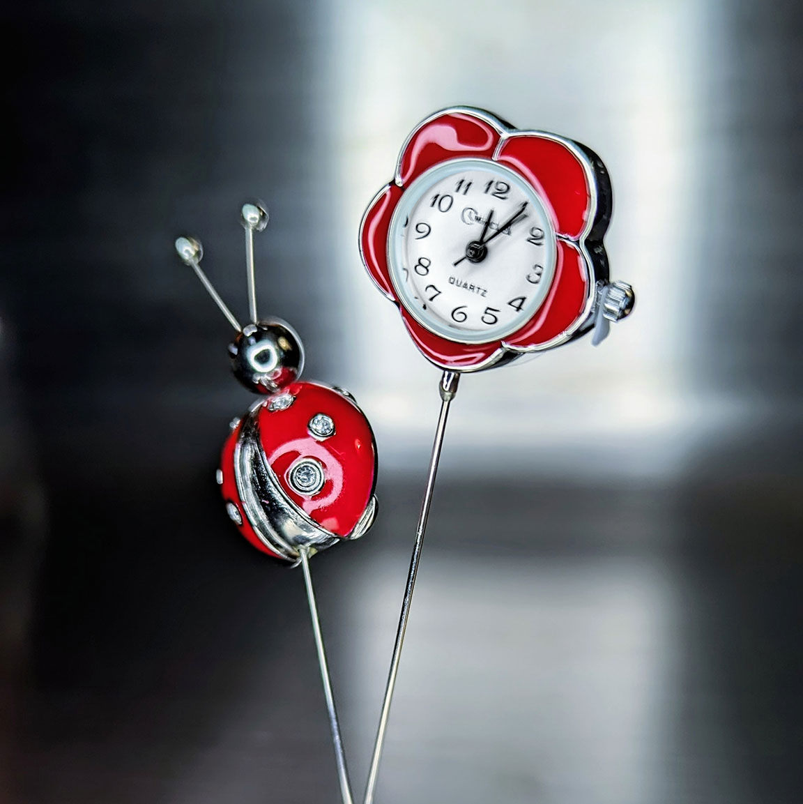 Mini Clocks Smiling Silver Ladybug Miniature Alarm Clock